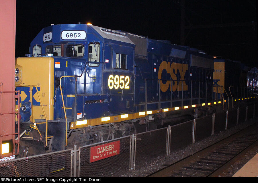CSX 6952 on Q409